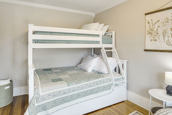 Lebanon Retreat: Decks, Fire Pit & Yard - Lebanon, TN