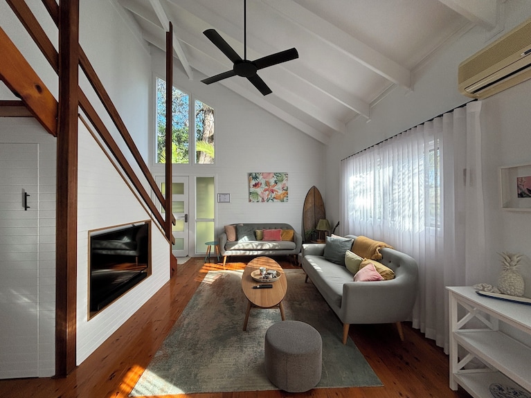 Pet Friendly Sapphire House At Diamond Beach Is A Gorgeous 4 Bedroom Home - Diamond Beach