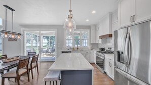Casa, 4 quartos | Cozinha privada | Cafeteira/chaleira, geladeira, fogão, chaleira elétrica