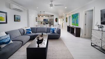 Apartamento, 3 quartos | Sala de estar