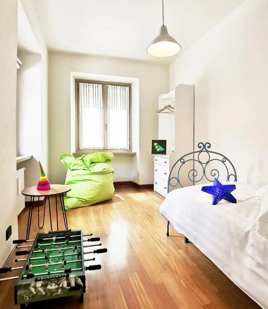 Due Dei Mille - Three Bedroom Apartment, Sleeps 7 - Alba