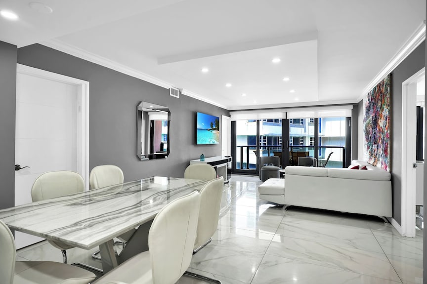 Modern Oceanfront Condo In Alex Hotel, Enjoy Beach W/ Pool, Gym And Lots Of Fun! - Miami Beach, FL