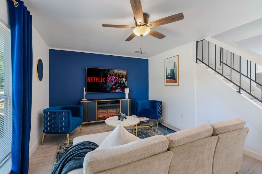 Modern Austin Home Near Downtown With Balcony, Fireplace & Parking! - Austin