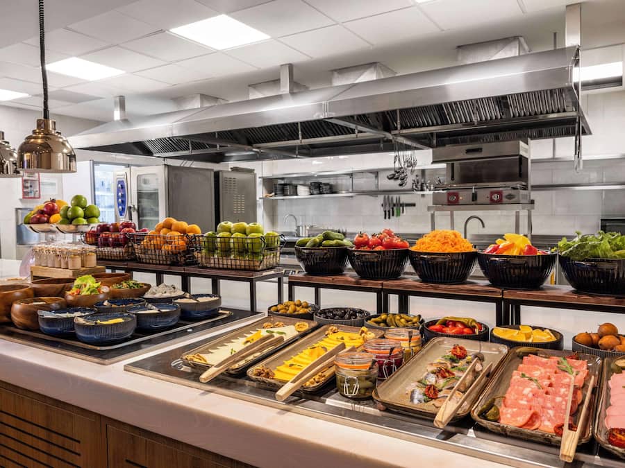 Café da manhã com buffet todos os dias (AZN 25 por pessoa)