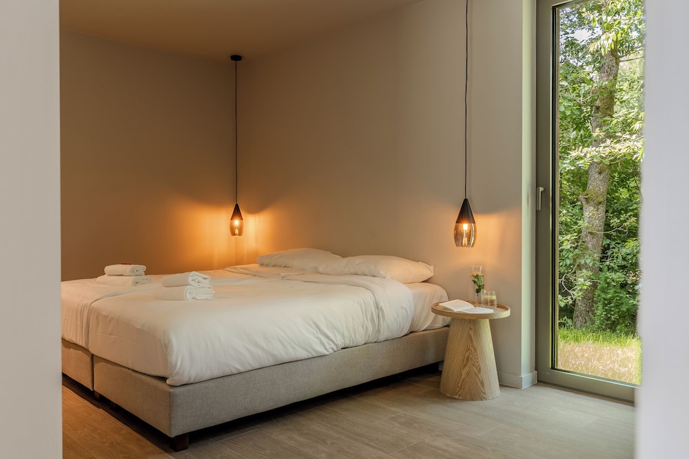 Experience Luxury And Accessibility In The Accessible Suite, Perfect For A Comfortable And Stylish Vacation. - Beringen