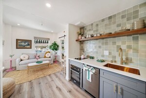 Suite Standard, vista para o oceano | Cozinha privada | Um frigorífico, um micro-ondas, um forno, uma placa de cozinha 
