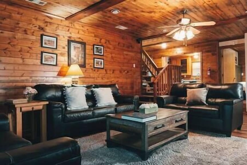 Log Home On 4.4 Acres| Hot Tub | 20kw Generator, Log Home On 4.4 Acres| Hot Tub | 20kw Generator - Texas Renaissance Festival