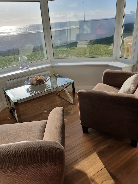 The Gables Is A Large Bungalow On The Sea Front With Great Sea Views And Sunsets - North Wales