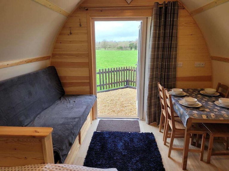 Rural Cosy Cabin With Wood-fired Hot Tub - Shropshire