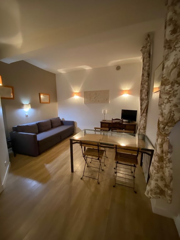 'Château De Versailles 800m Walk' Apartment With Wi-fi - 베르사유