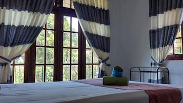 Quarto casal econômico, sacada | Quartos à prova de som, Wi-Fi de cortesia