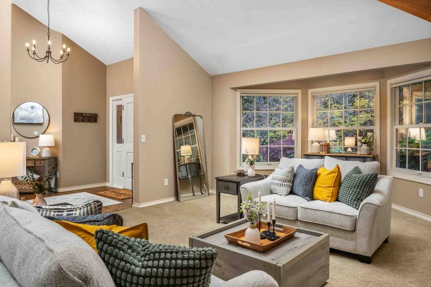 Spectacular Private Retreat On Five Acres, Huge Deck, Hot Tub W/ Views, Game Room, Close To Portland - 힐즈버러