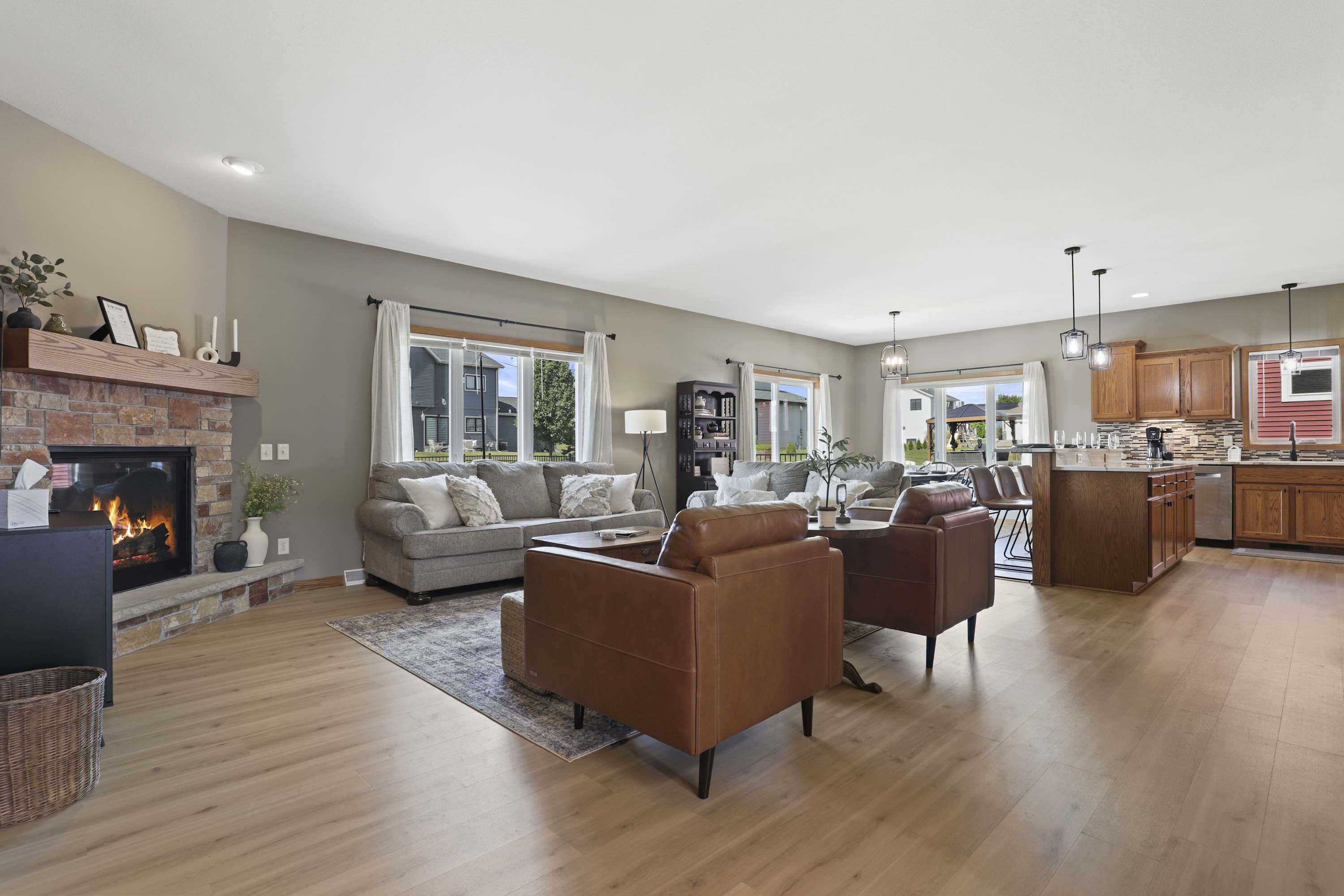 25min To Capitol - King Suite - Game Room - Groups - Evansville, WI