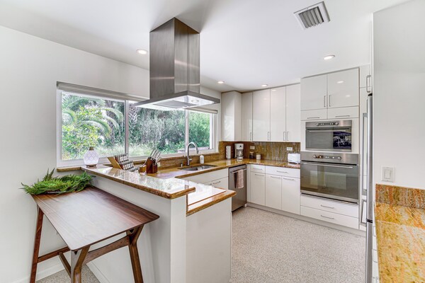 Private Oasis W/ Pool: Walk To Melbourne Beach! - Melbourne Beach, FL