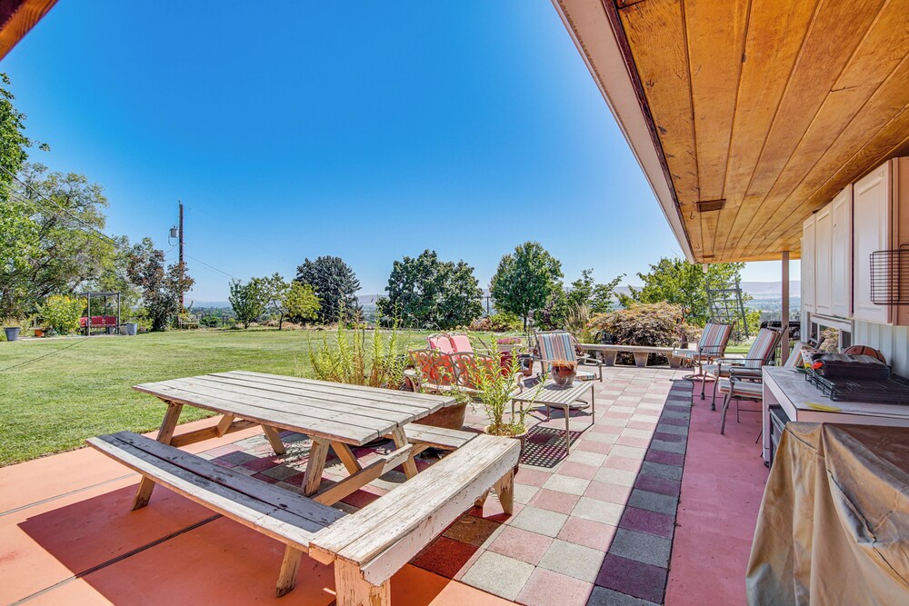 Yakima Wine Country Retreat W/ Scenic Valley Views - Yakima, WA
