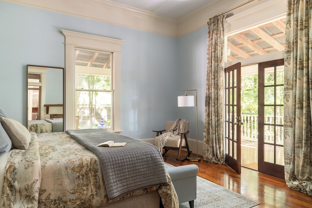 3-bedroom B&b With Modern Conveniences & 1 Mile From Uga’s Campus! 🥞🍳Included! - Athens, GA