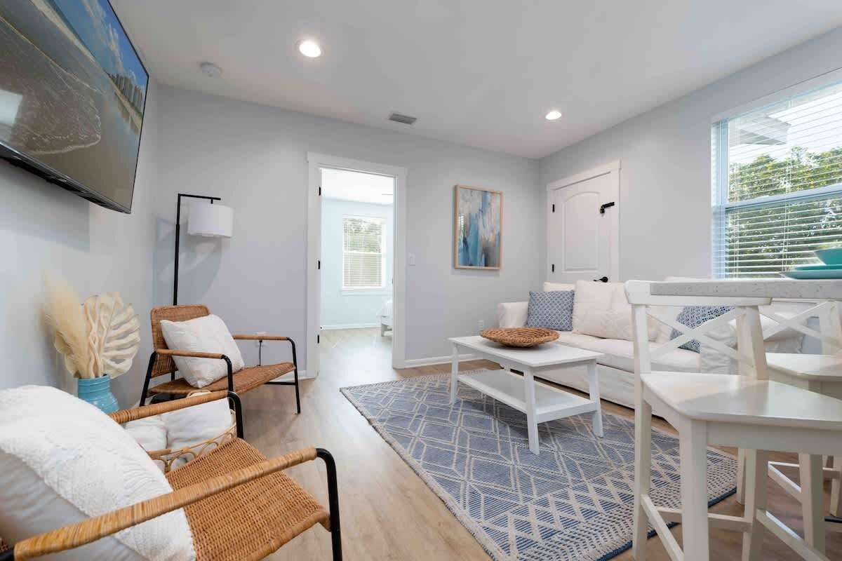 Peaceful Coastal Condo - Walk To The Beach! - Atlantic Beach, FL