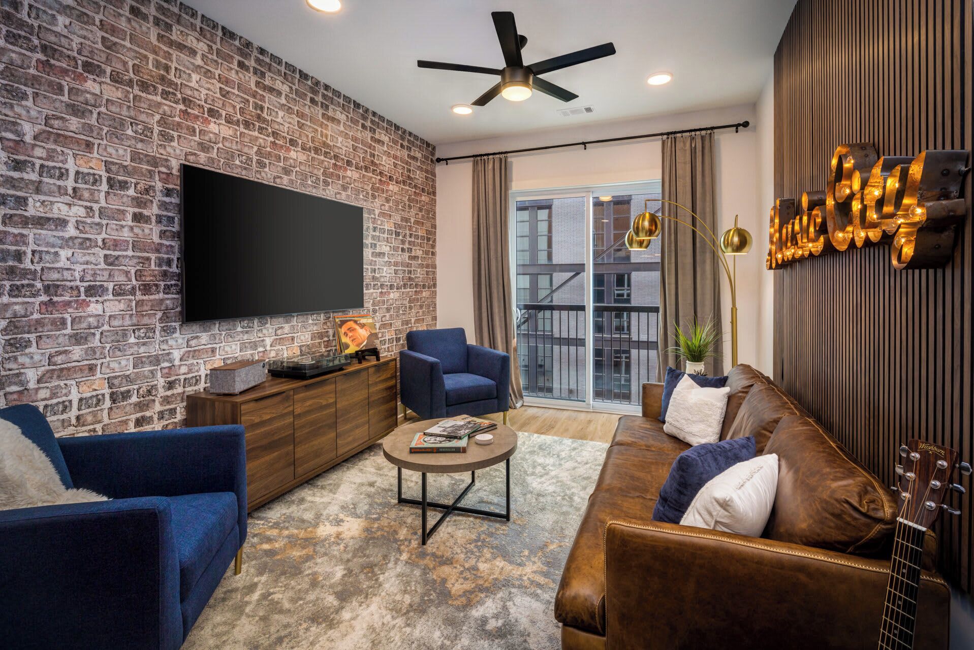 Trendy Condo Close To Nissan Stadium - Nashville, TN