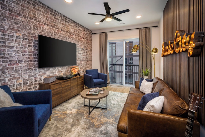 Trendy Condo Close To Nissan Stadium - Nashville, TN