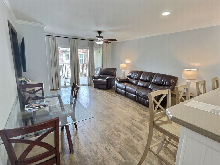 Relax And Unwind In This Newly Updated 3 Bedroom Condo On Lake Martin - Lake Martin, AL