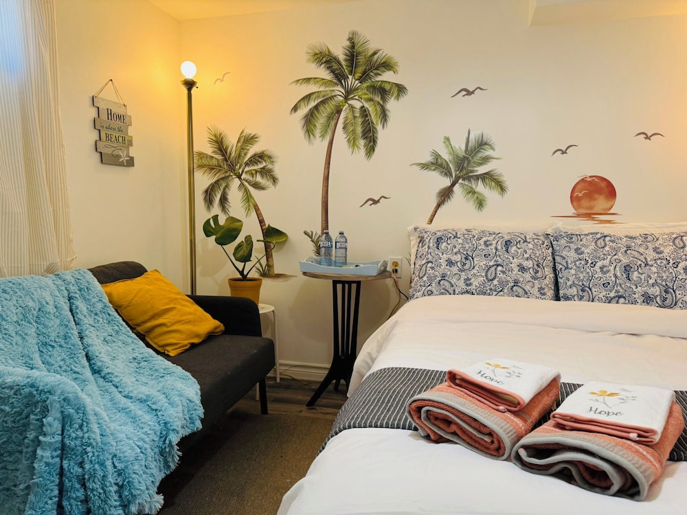 Sunrise Bnb With Free Parking - Toronto