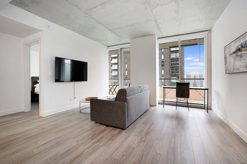 New Luxury Unit In Heart Of Mtl 701 | Metro Access - Montreal