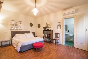 Quarto Duplo Básico | Wi-fi grátis, roupa de cama fornecida 