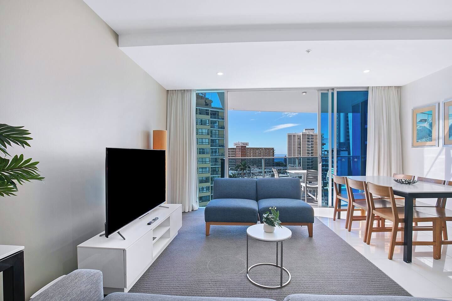 City Meets Coast Modern Resort Haven By The Beach - Gold Coast