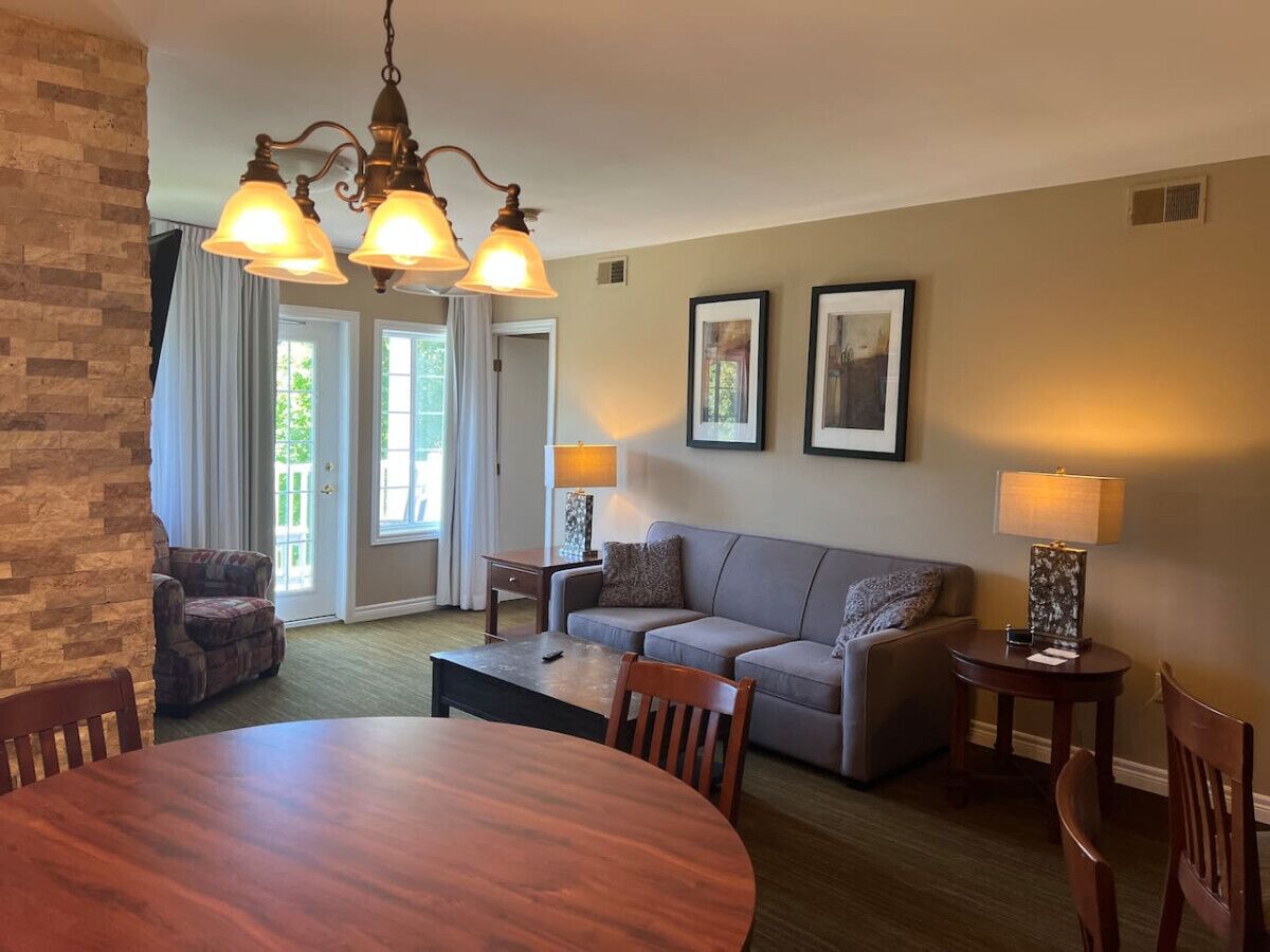 Carriage Country Club Home Away From Home - Horseshoe Valley, ON