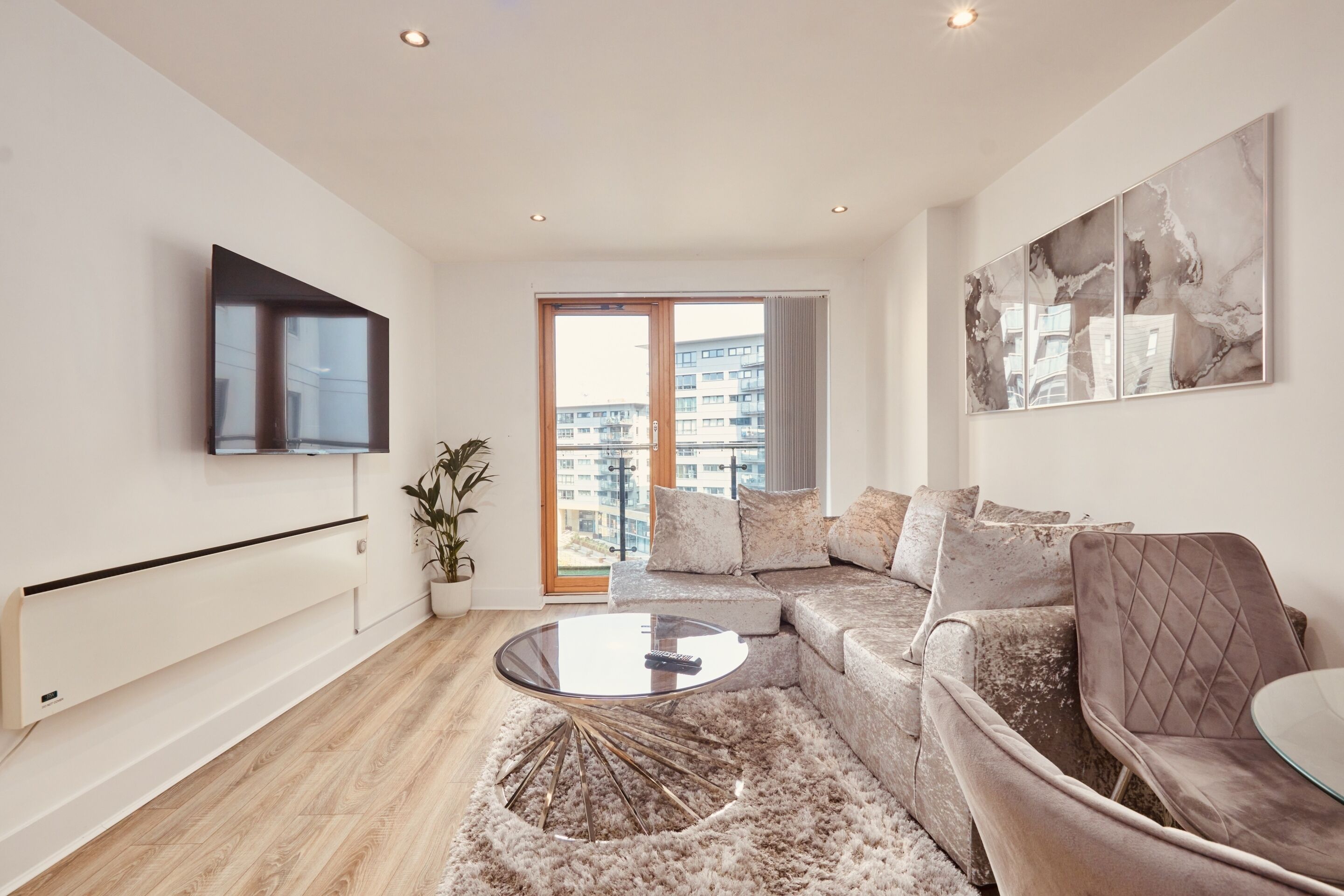 King River Canal View Free Secure Parking - Leeds Station