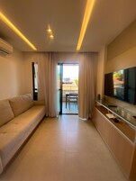 Estúdio luxo, 1 cama de casal e sofá-cama | Área de estar | TV