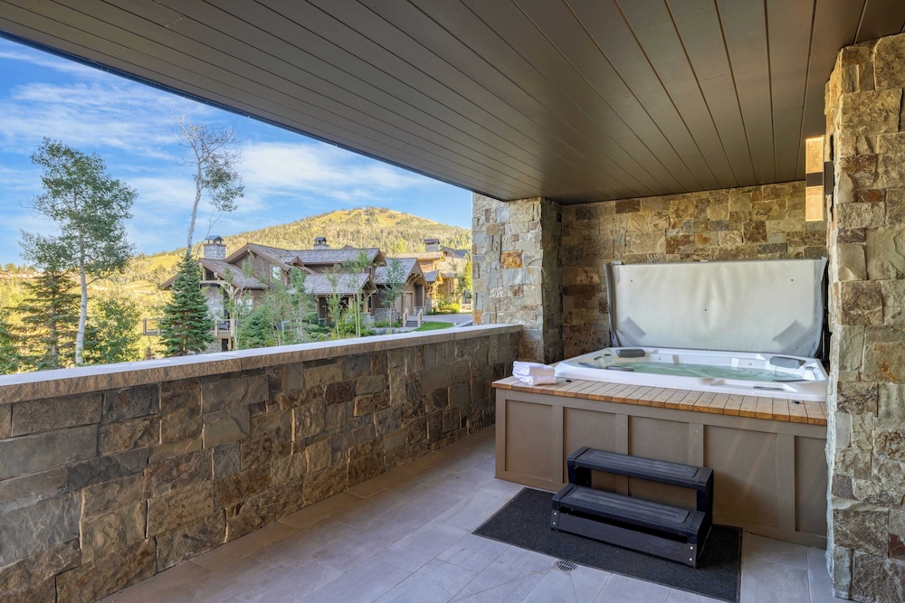 Silver Strike By Avantstay Direct Slope Access Hot Tub, Views - Park City, UT