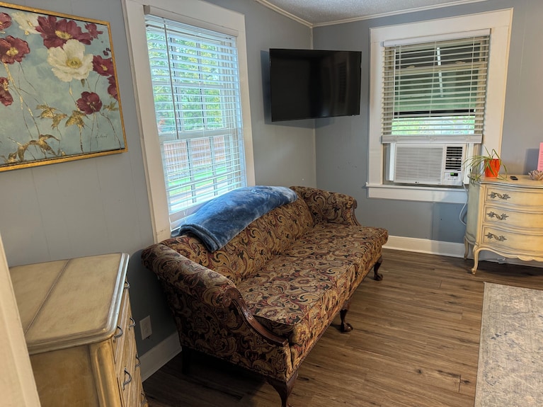 Charming And Historic Holly Cottage Carriage House In Downtown Tyler - Tyler, TX