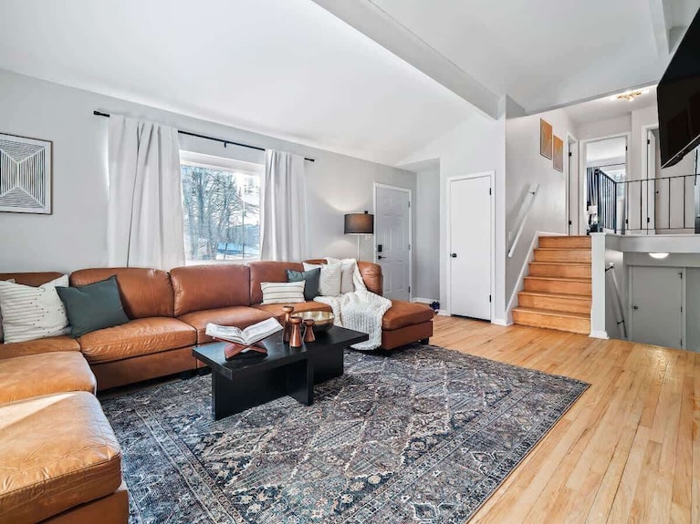 Hot Tub - Game Room - 4 Bedrooms -Gorgeous Remodel - Akron, OH