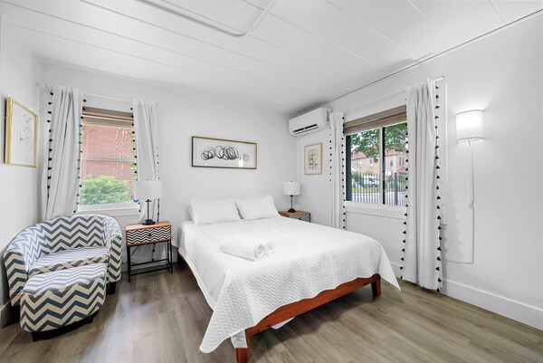 Chic City Retreat 87 - Grove City, OH