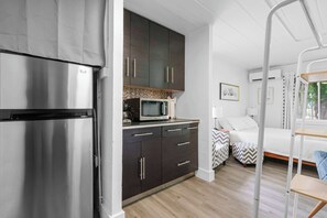 Suite-Estúdio, 1 cama queen-size, cozinha, vista para o jardim (Chic City Retreat 87) | Com decoração personalizada, com mobília individualizada