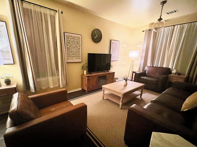 Charming 3-bedroom Townhome, Bmt Lackland, Near Seaworld, & 15mins To Downtown - Stillwater Ranch - San Antonio