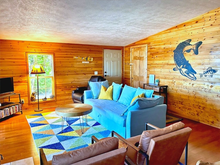 Lake Huron Cozy Cabin Escape W/ Sauna, Fire Pit, And Private Waterfront Access - Michigan