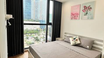 Apartamento Standard, varanda, Vista para a cidade | 2 quartos, cortinas/cortinados opacos, ferro/tábua de engomar