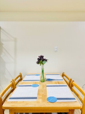 Quarto casal luxo | Sala de jantar