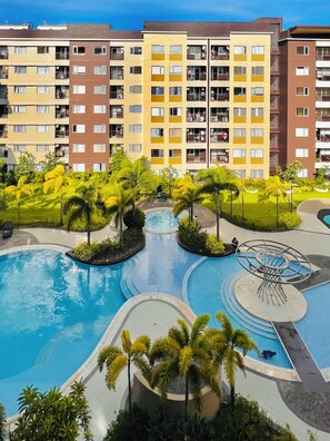 2 piscinas externas