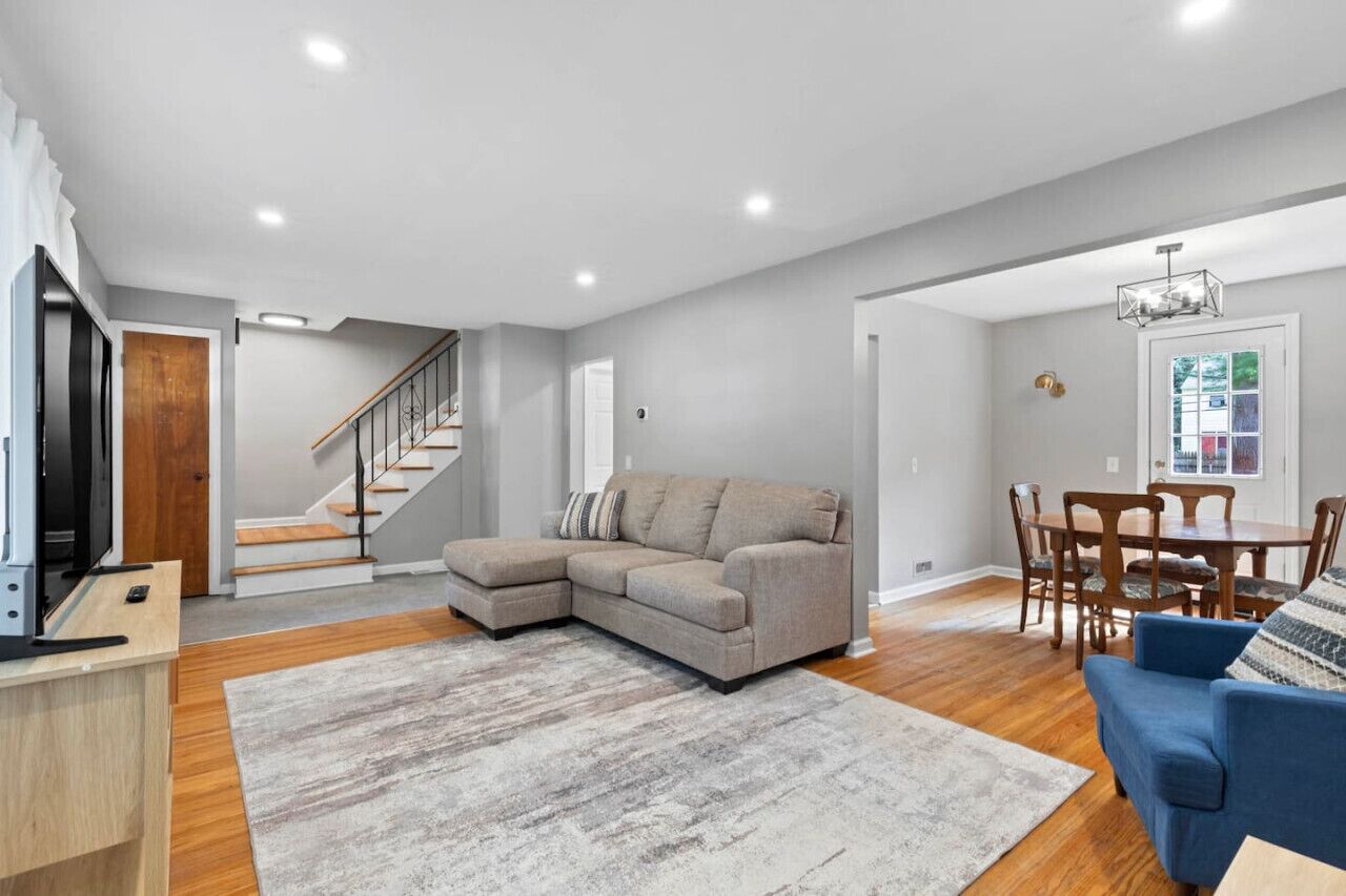 Minutes From Uofr- Large 3bdrm! - Rochester, NY