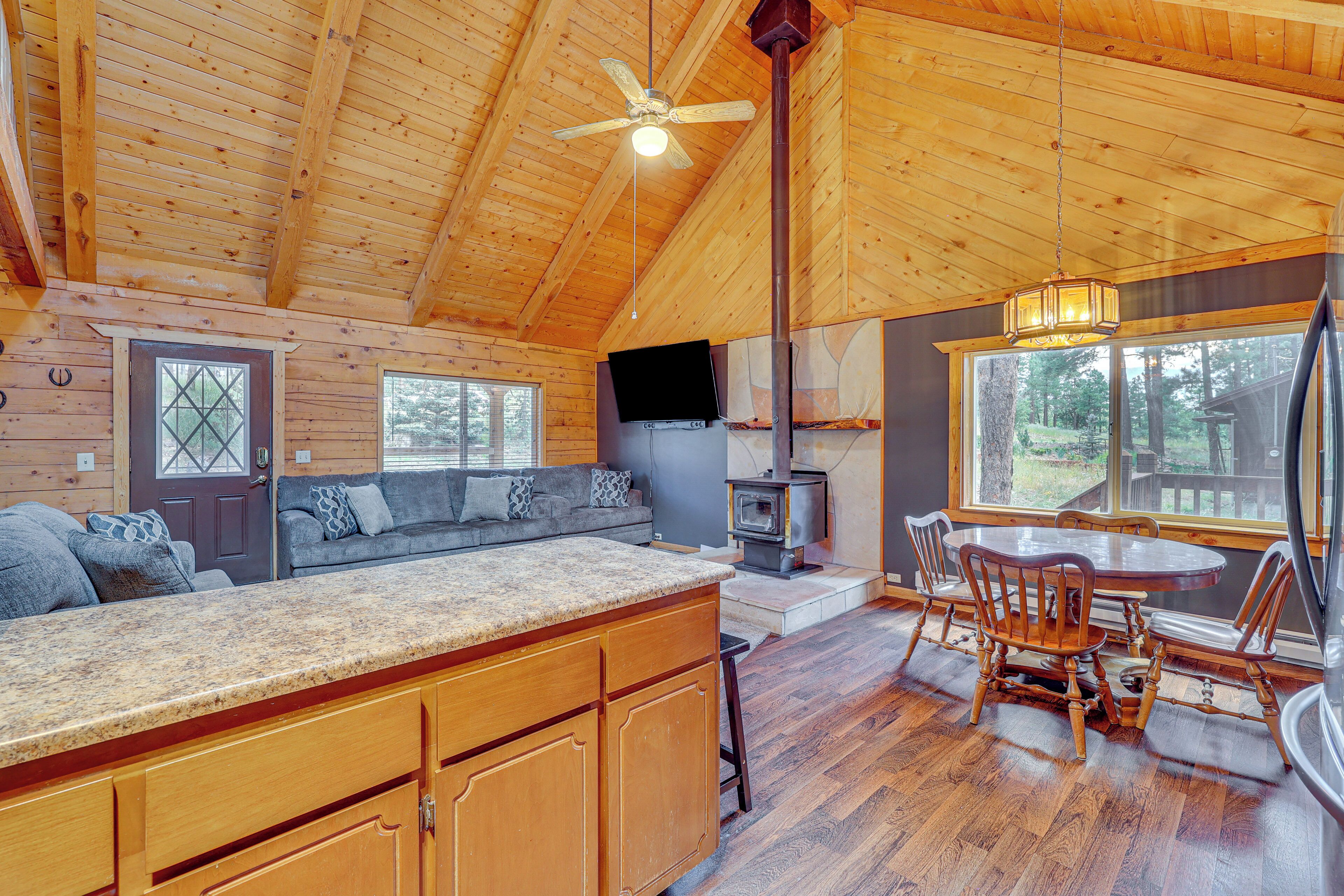 Alpine Cabin W/ Deck: 3 Mi To Luna Lake! - Alpine, AZ