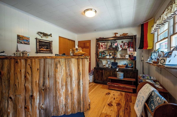 Sandy Point Motel - Long Lake, NY
