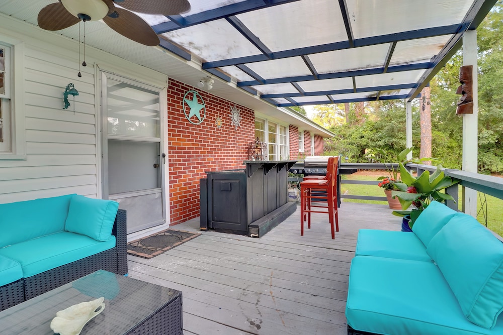 Valdosta Home: Bar, Bbq, Fire Pit + More! - Valdosta, GA