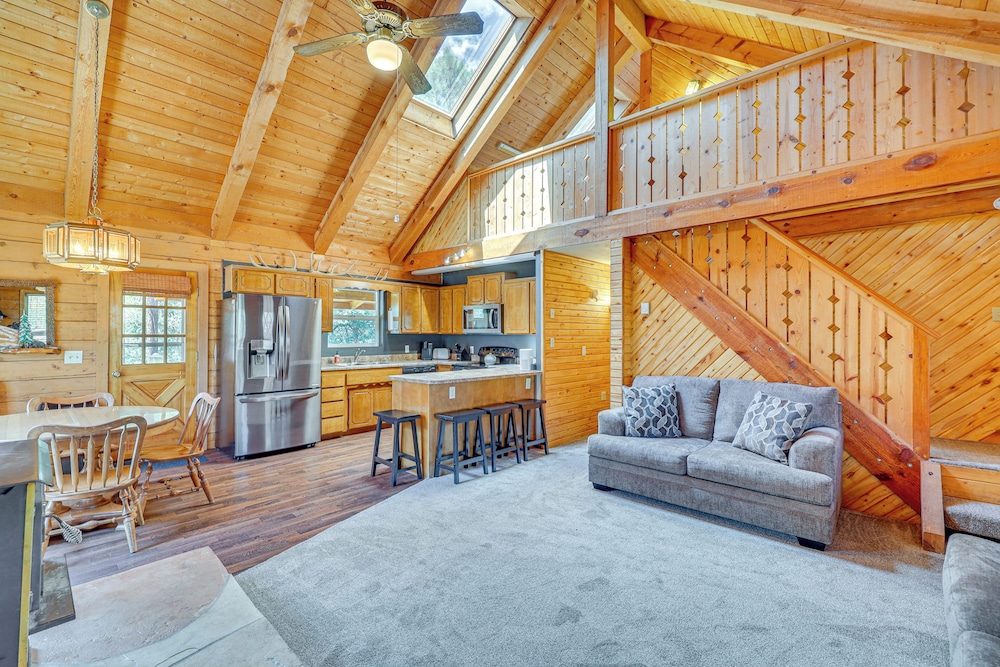 Alpine Cabin W/ Deck: 3 Mi To Luna Lake! - Alpine, AZ