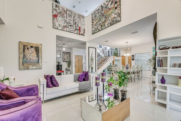 Covered Patio & Grill: Colorful Mcallen Home - Mission, TX