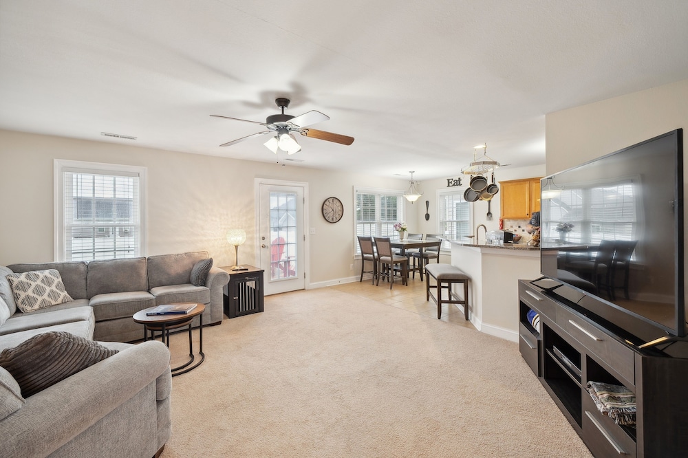 Charming Family Retreat With Spacious Yard 3 Bedroom Home - Camden, NC