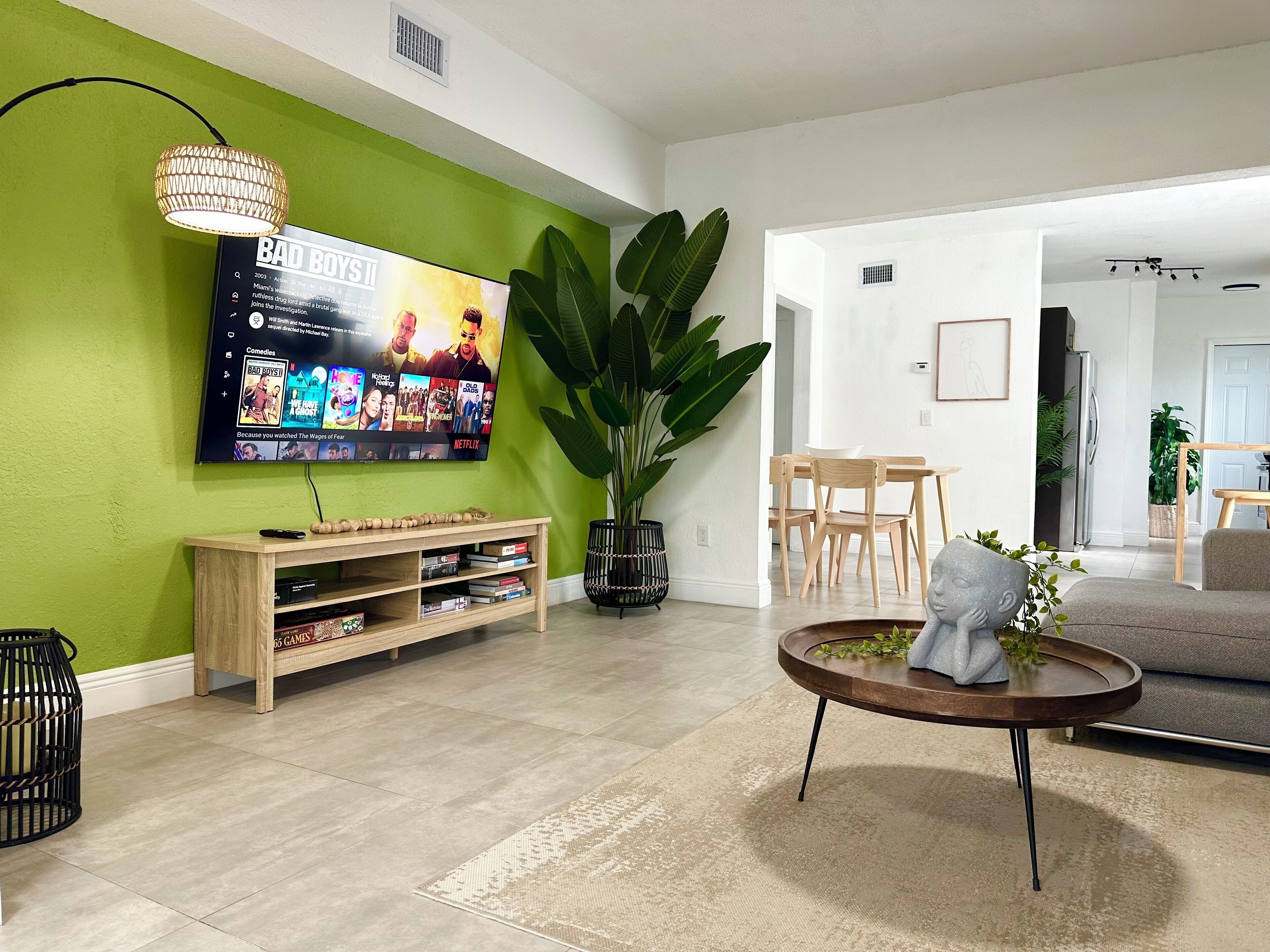 Spacious 2br/1ba House In Sunny Miami: Close To All Miami Attractions! - Miami, FL