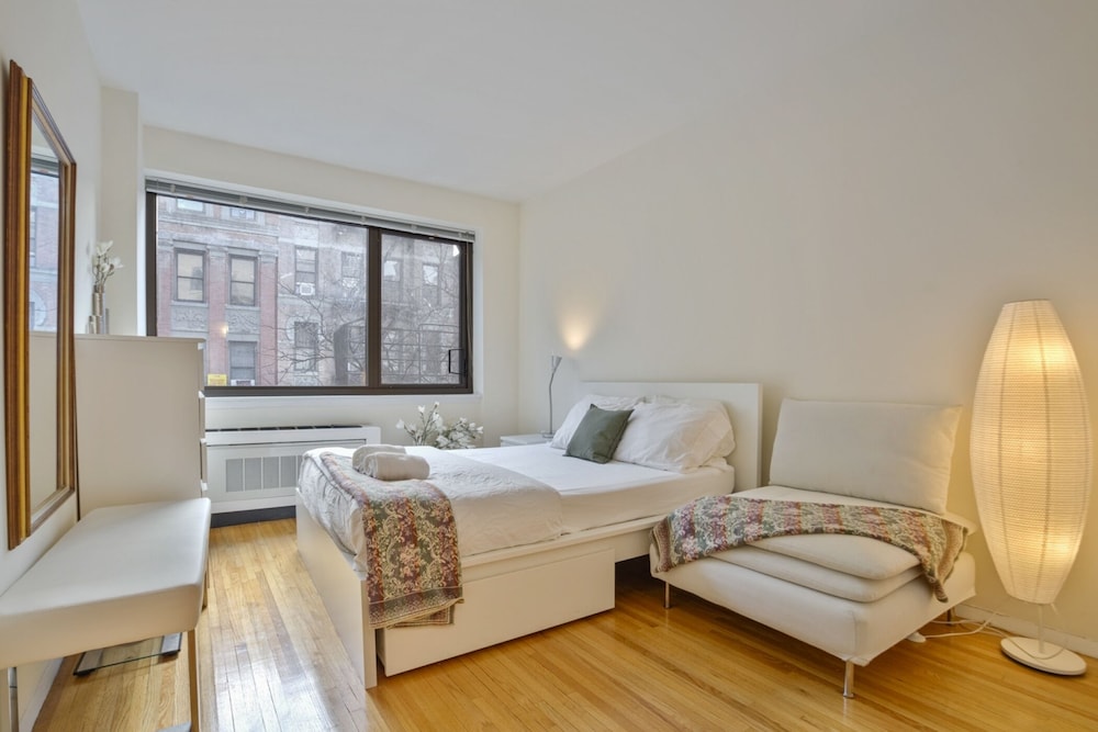 10 Minute Walk To Times Square - Queens, NY